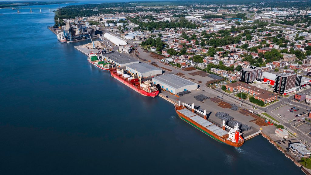 2021 review of activities at the Port of Trois-Rivières - Trois ...
